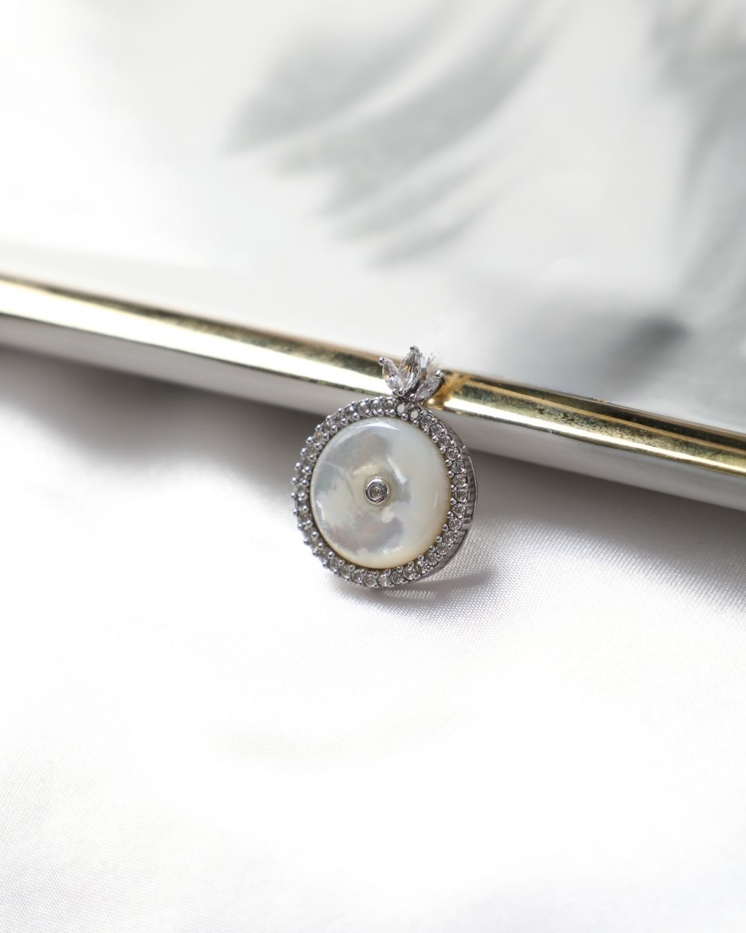 White MOP Pendant - Tai Chung Jewellery